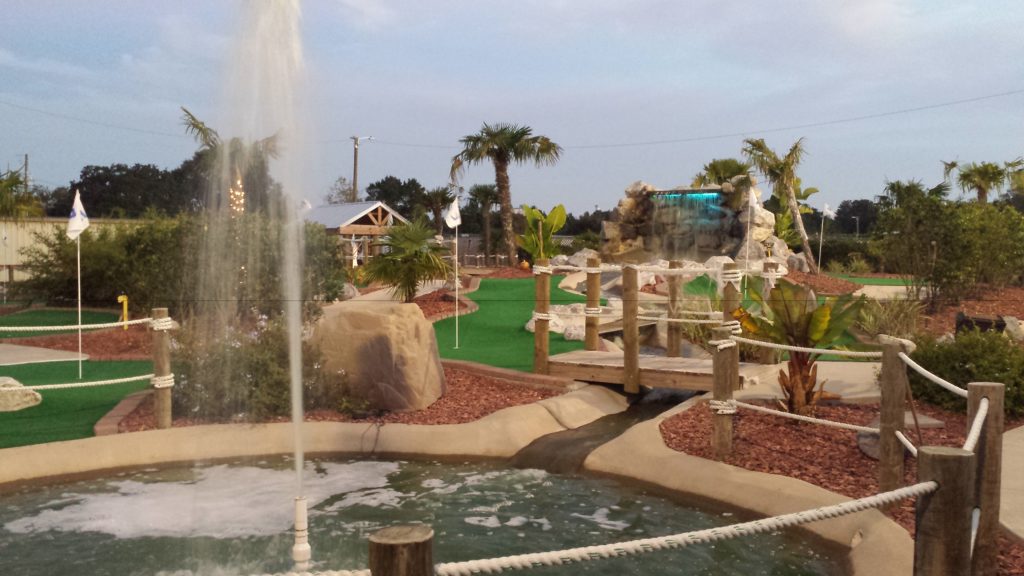 Mini-Golf - Banana's Mini-Golf & Arcade